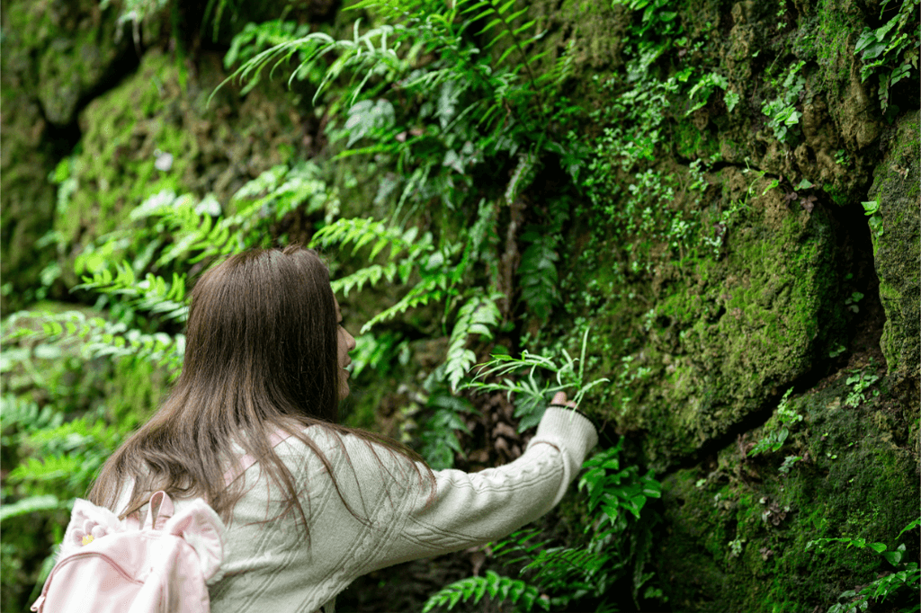 Girl Mossing: The Wellness Trend That’s All About Slowing Down and Gre ...