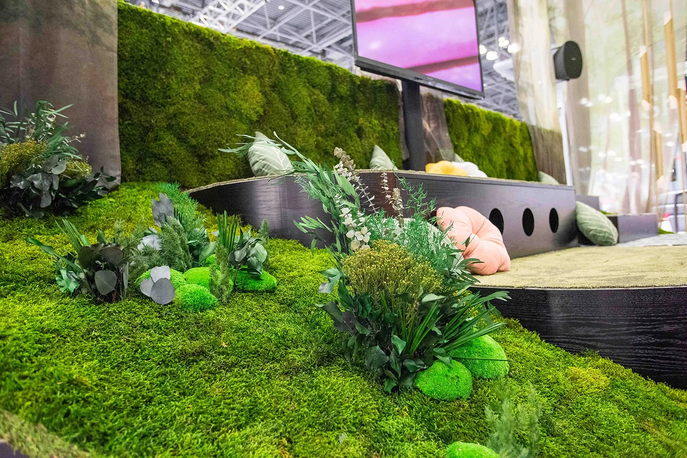 How Greenery Elevates the Trade Show Booth Experience – Naturalist